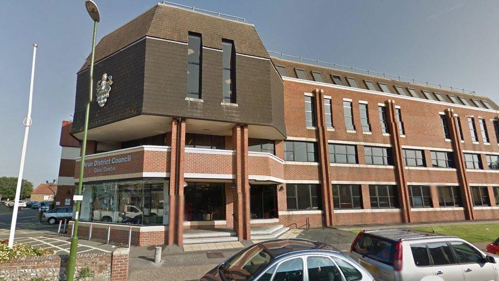 Low turnout in Bognor Regis to 'abolish' Arun Council - BBC News