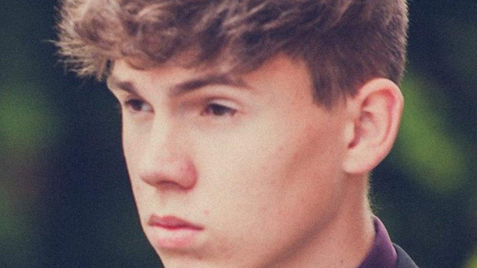 Nottingham stabbing: Man charged over Matthew Rothery death - BBC News