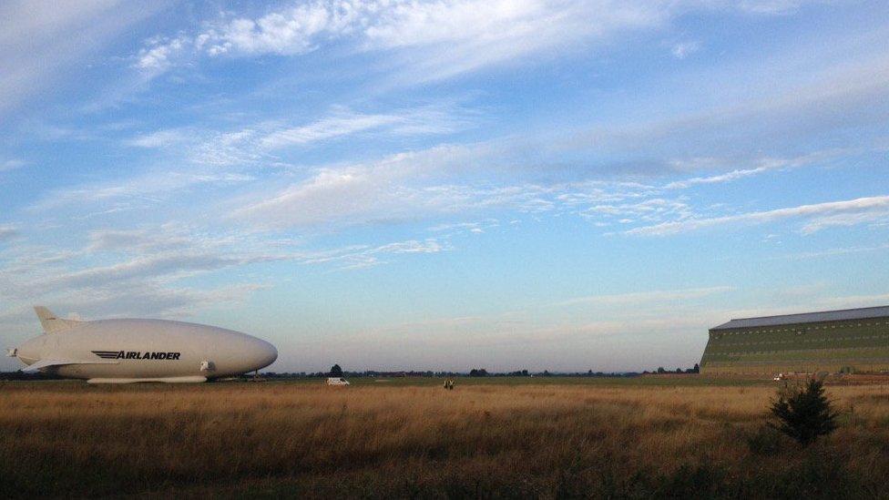 Airlander 10: Longest aircraft hit power cable before nosediving - BBC News