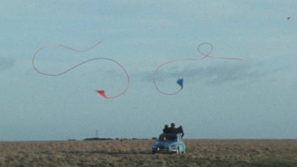Peter Powell's stunt kite: The rise and fall and rise again - BBC News