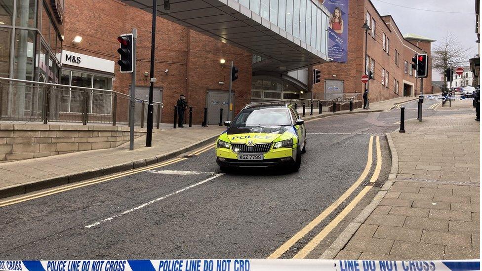Foyleside Shopping Centre reopens after security alert - BBC News