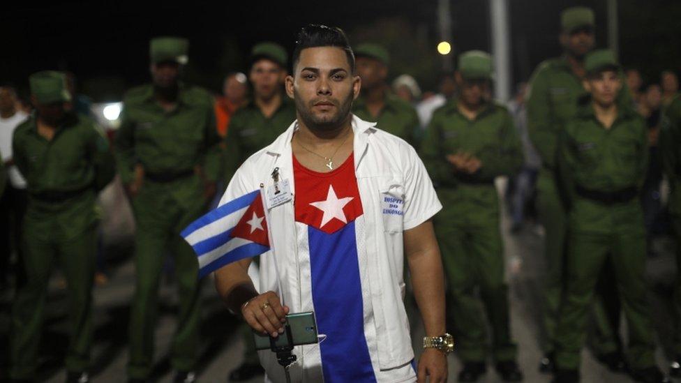 Fidel Castro's death: Ashes begin journey to Santiago - BBC News