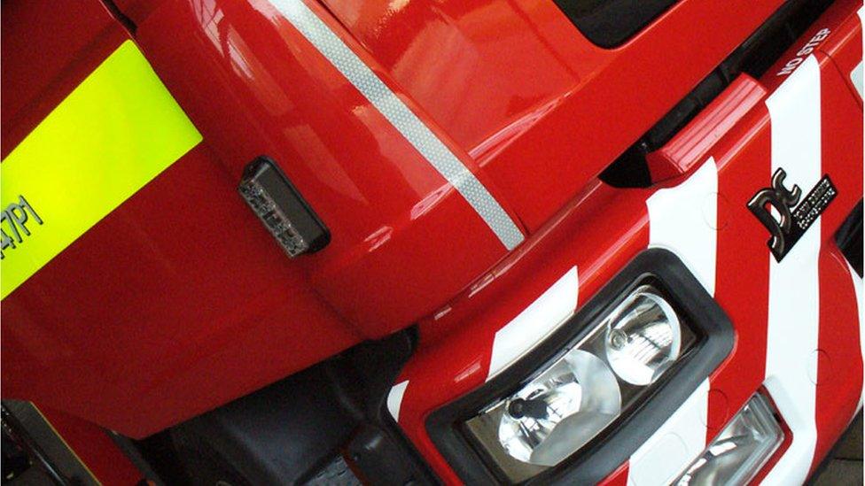 flashing lights fire engine