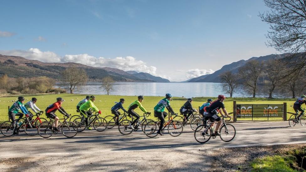 In pictures: Cycling's Loch Ness Etape - BBC News