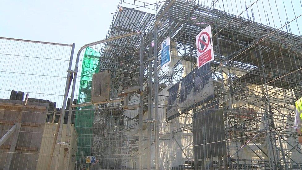 Castle Drogo's £2m over-spend on leaks repairs - BBC News