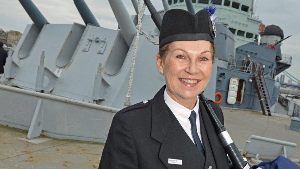 Bagpiper Irene Robinson completes global challenge - BBC News