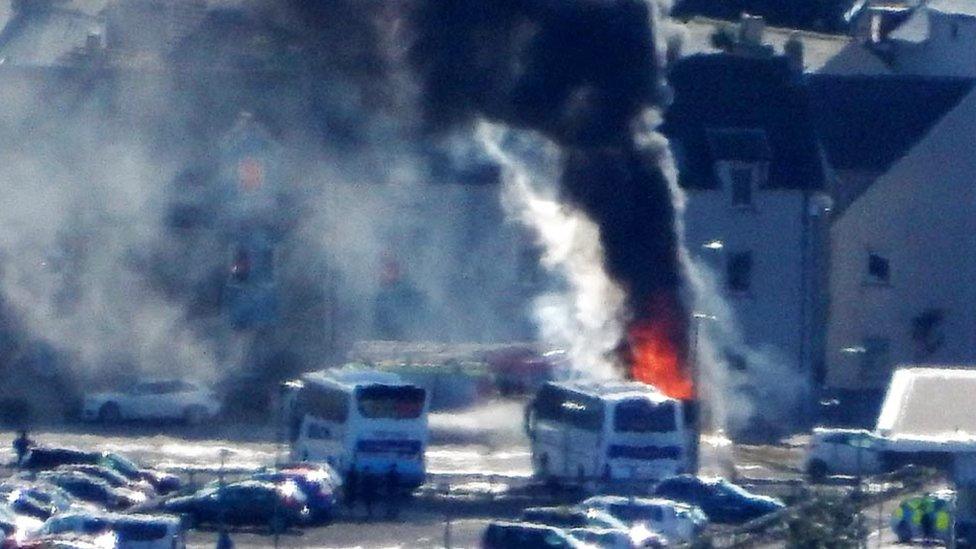 One hurt as fast food van fire catches fire in Kirkwall - BBC News