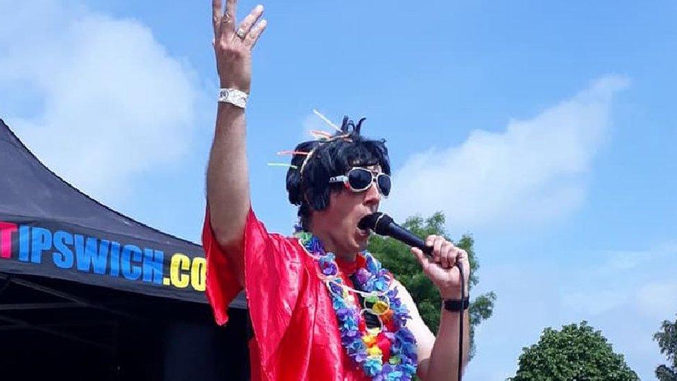 Elvis Presley act 'too comical' for Ipswich tribute competition - BBC News