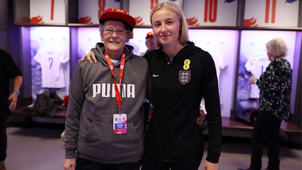 Eileen Foreman: 1970s England Lioness awarded international cap - BBC News
