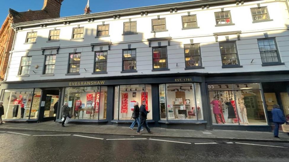Grimsby jewellery shop G Hewitt & Son to close after 154 years - BBC News