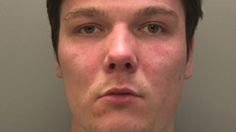 Man wanted over Lincolnshire shopping centre evacuation - BBC News