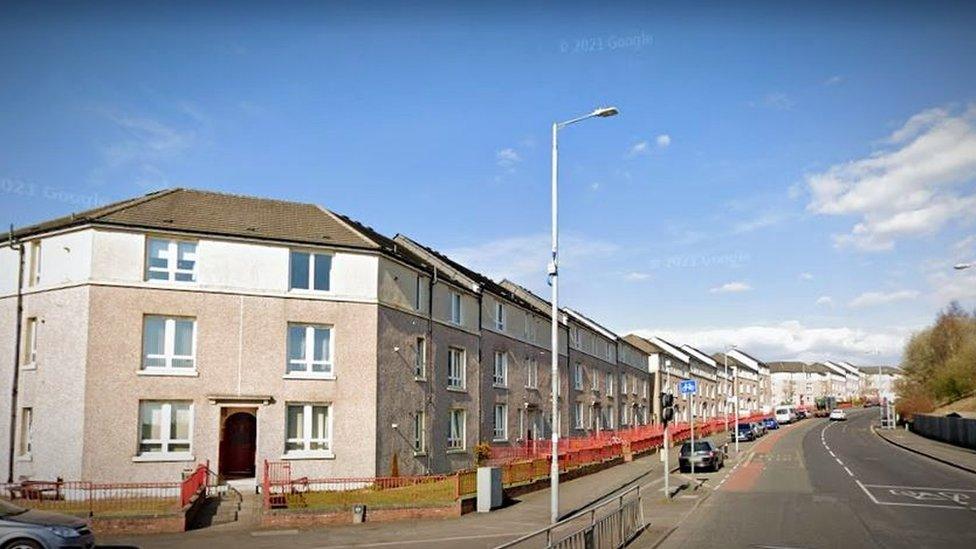 Man dies after being hit by car in north of Glasgow - BBC News