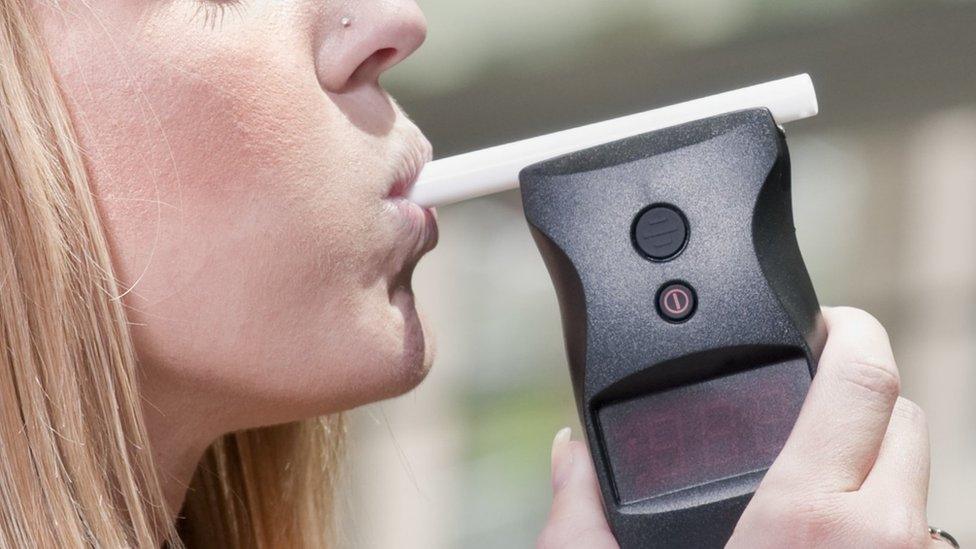 Cocaine breathalyser 'one step closer' - BBC News