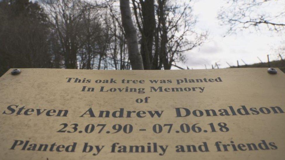 Steven Donaldson murder: Three jailed for killing oil worker - BBC News