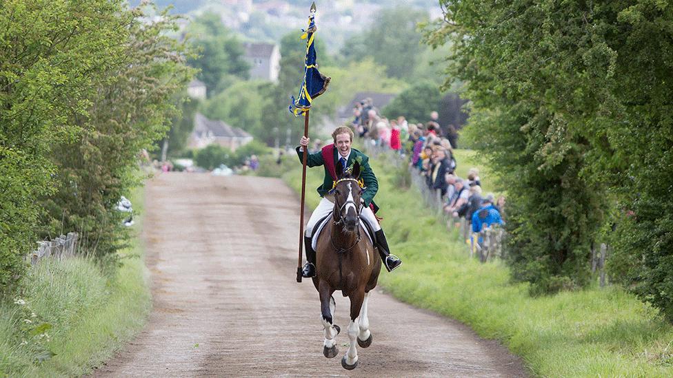 In pictures: Hawick Common Riding - BBC News