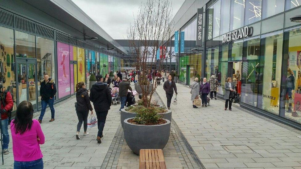 Didcot shopping centre's £50m expansion opens first shops - BBC News