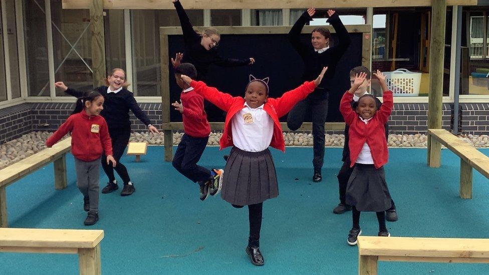 Allenton: Courtyard created to remember 'humble' head teacher - BBC News
