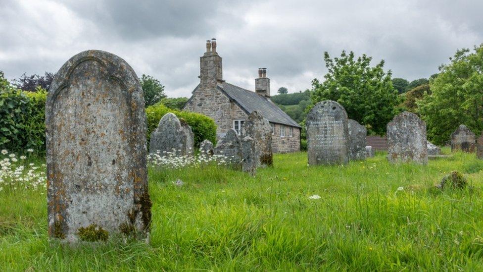 Do you find this grave disrespectful? - BBC News