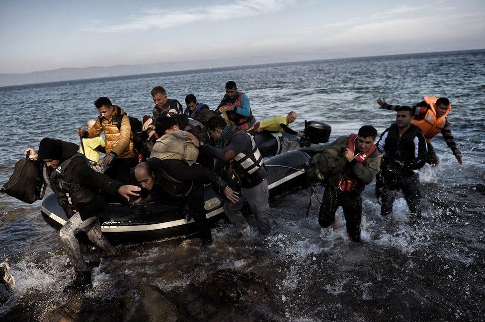 Aris Messinis: Lesbos migrant crisis photos win French award - BBC News