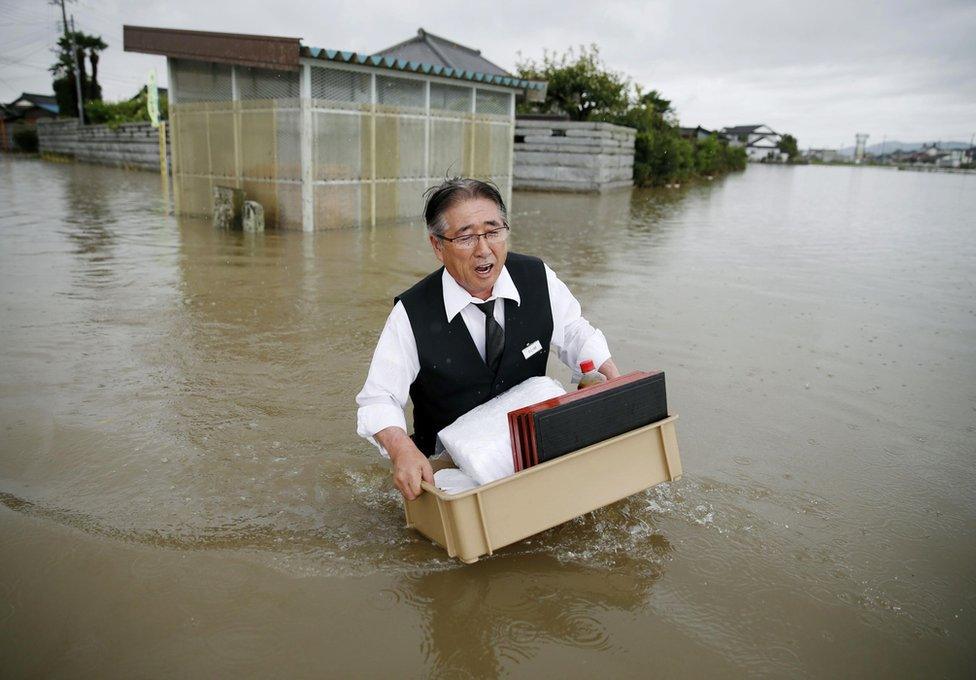 Japan flooding - in pictures - BBC News