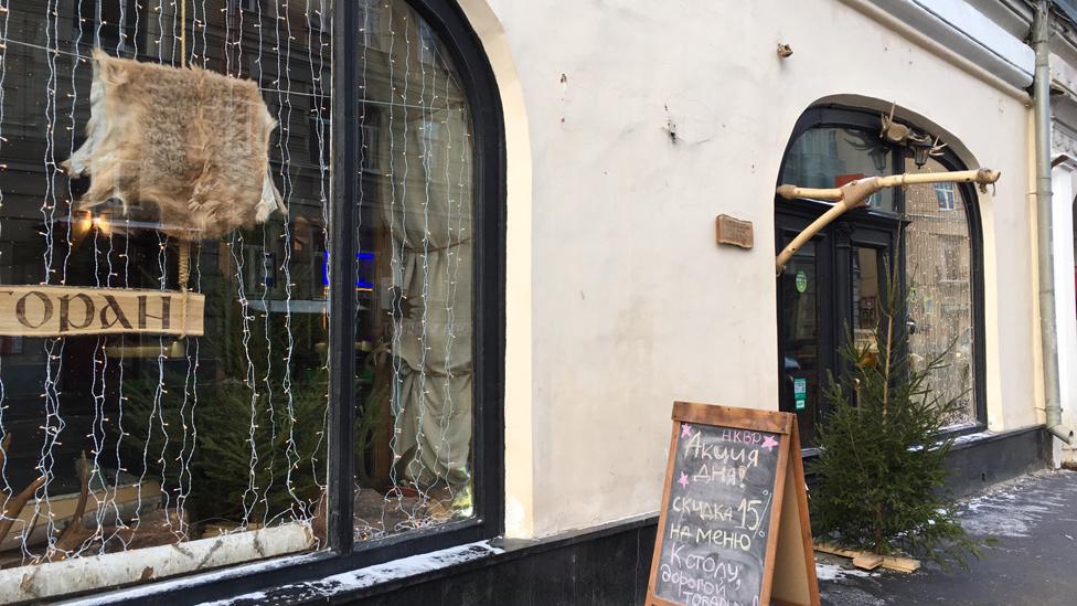 Soviet 'NKVD' restaurant name triggers Moscow row - BBC News