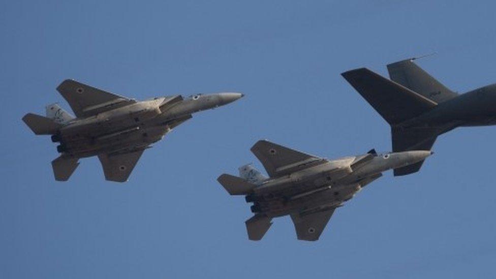 Israeli aircraft target IS position in Syrian Golan Heights - BBC News