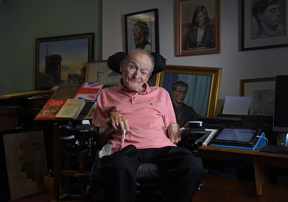 In pictures: Hidden depths of a life lived - BBC News