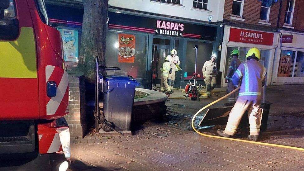Bury St Edmunds: Kaspa's ice cream parlour catches fire - BBC News