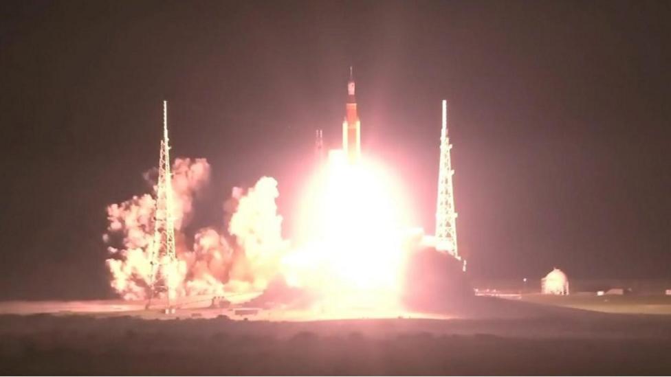 Virgin Galactic: First commercial flight for Richard Branson's rocket ...