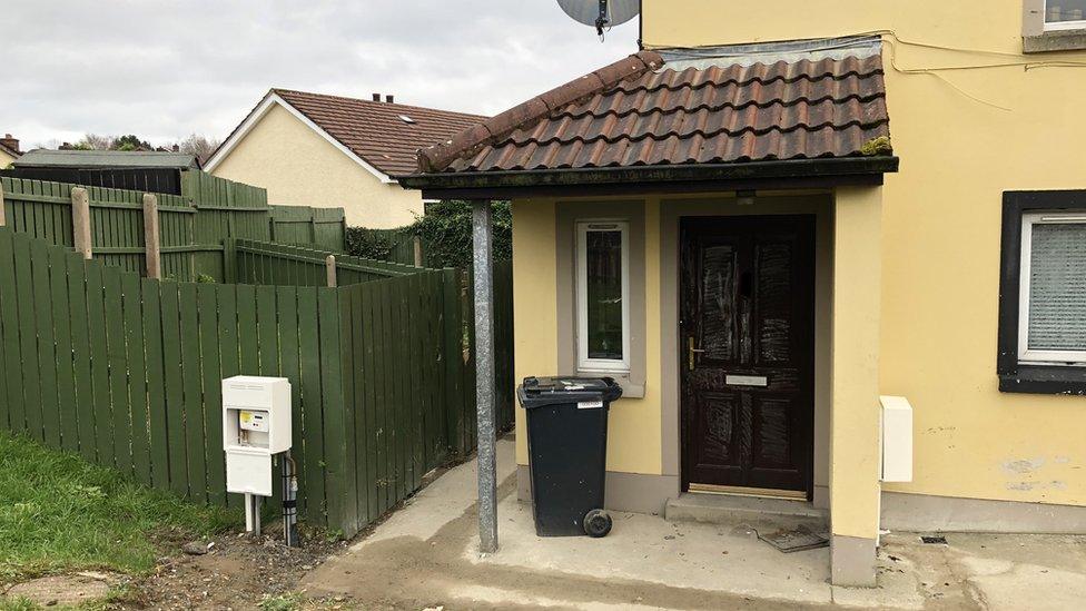 Derry house attack: Man in 'critical' condition - BBC News