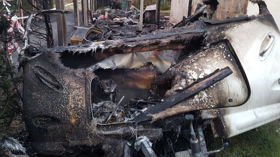 Baughurst caravan fire leaves man in hospital - BBC News