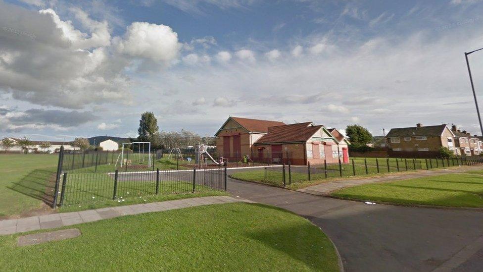 Netherfields play park shut for want of £3,000 - BBC News
