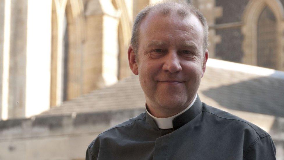 Southwark Cathedral reopens doors after London attack - BBC News