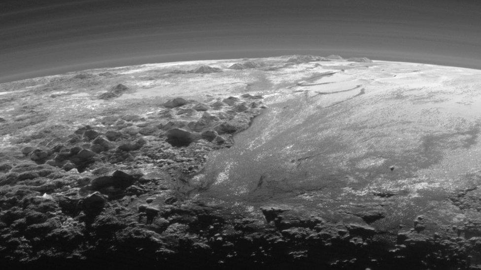 Latest images reveal Pluto's hazy horizon - BBC News