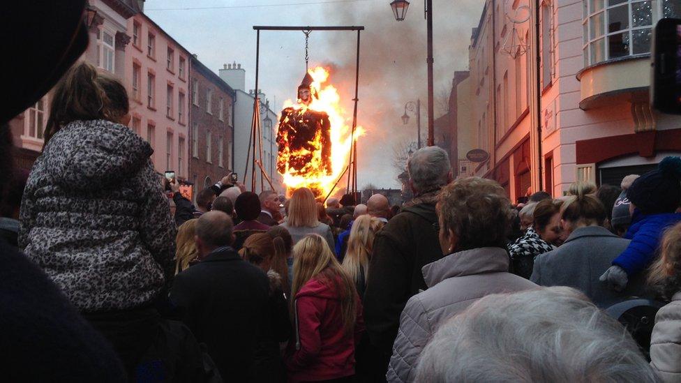 Apprentice Boys' Lundy parade in Londonderry - BBC News