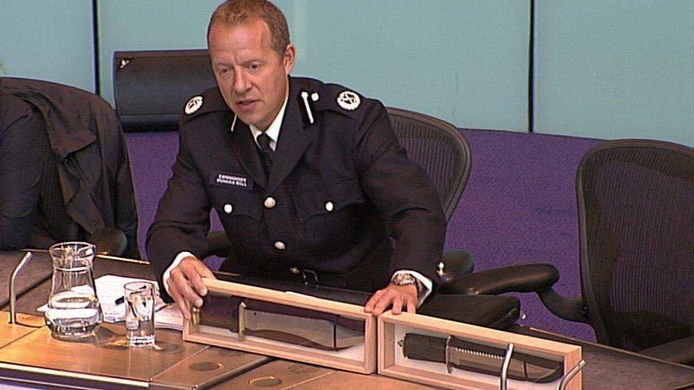 London gang crackdown sees thousands arrested in 10 weeks - BBC News