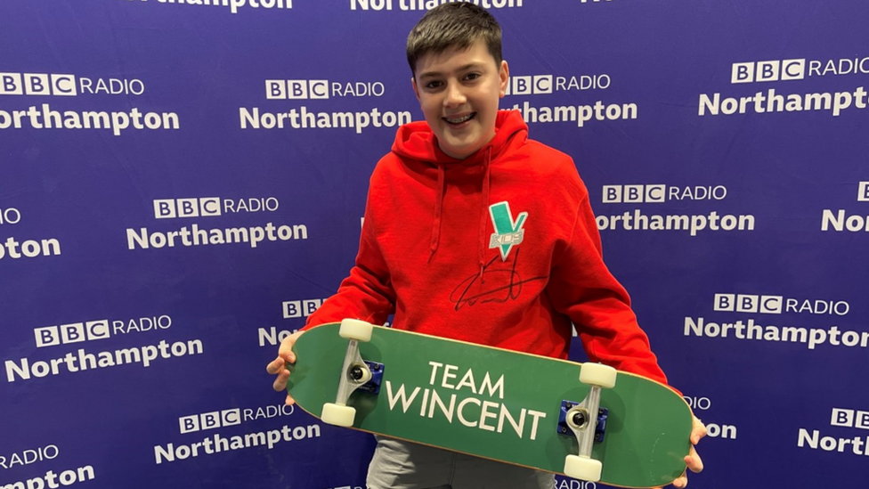 The Voice Australia's Charlie Pittman signs deal with Island - BBC News