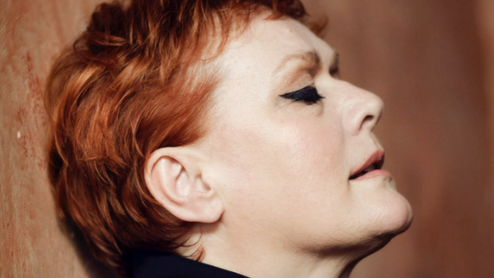 Former Nottingham midwife's journey to opera stardom - BBC News