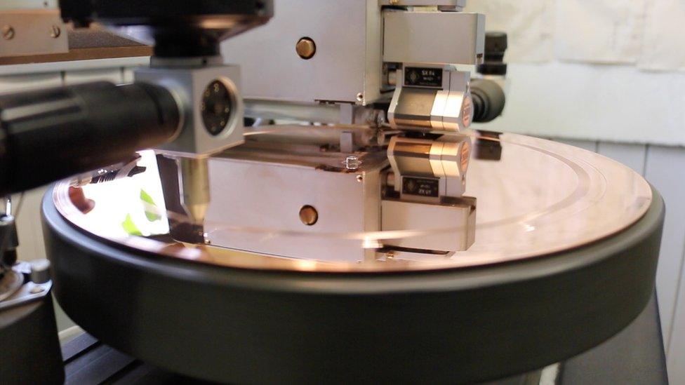 A diamond stylus cuts grooves in a template