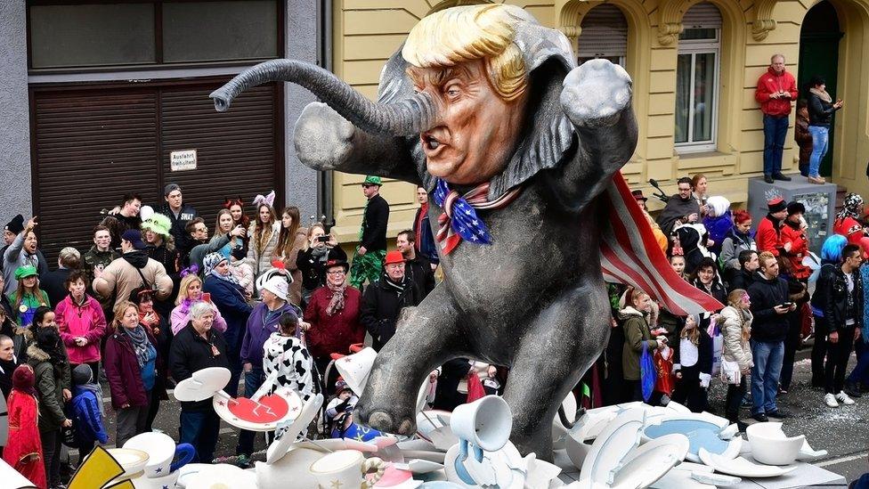 In pictures: German carnival mocks Trump and Brexit - BBC News