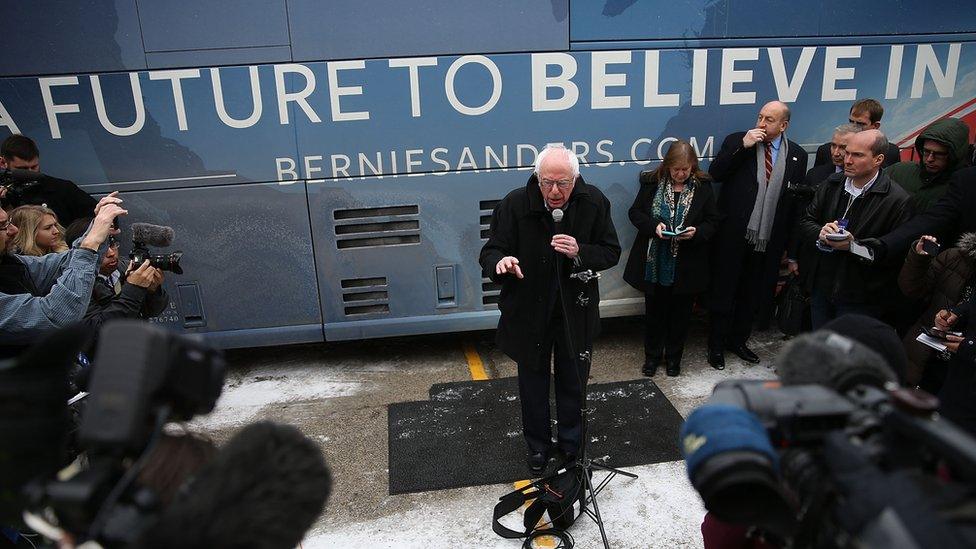 Battle for Iowa: Trump and Sanders play outsider card - BBC News