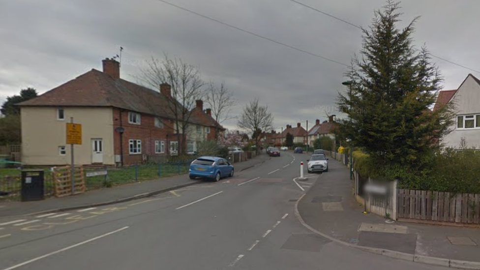 Nottingham: Man held after cars and house struck with hammer - BBC News