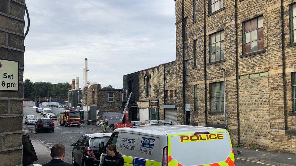 Bradford: Fire crews tackle Buck Street building blaze - BBC News