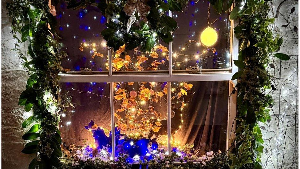 'Living window' advent calendar lights up Calstock - BBC News