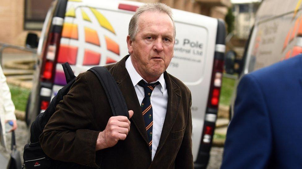 Minstrel singer Brian Davies wins race case appeal - BBC News