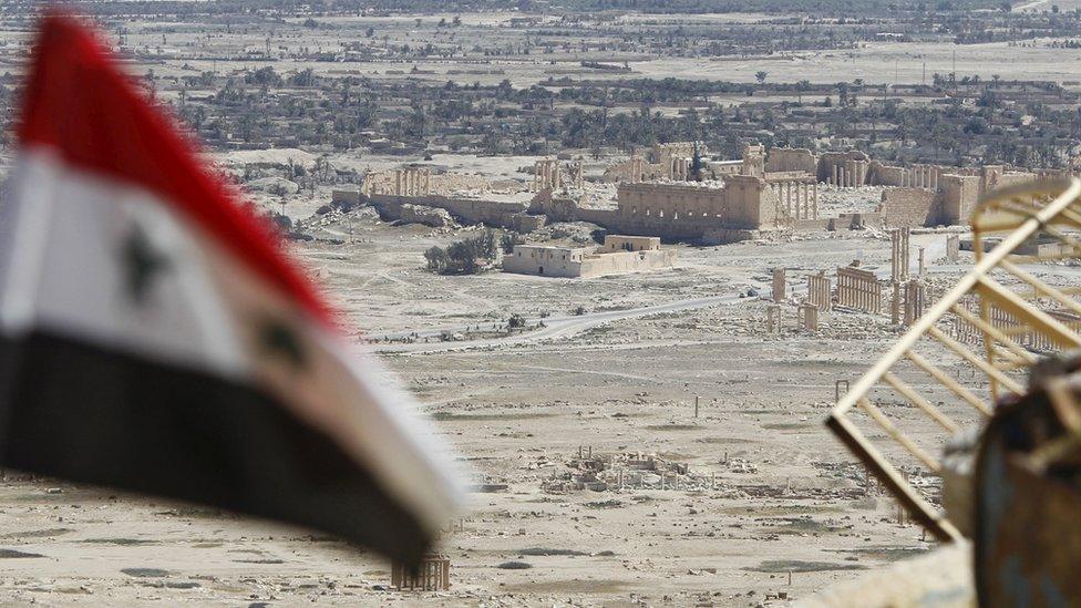 Islamic State fighters re-enter ancient Palmyra in Syria - BBC News