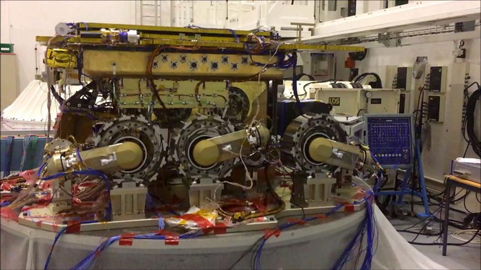 'Rosalind Franklin' Mars rover assembly completed - BBC News