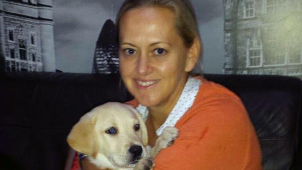 Robyn Mercer murder: Police 'committed' to solving case - BBC News