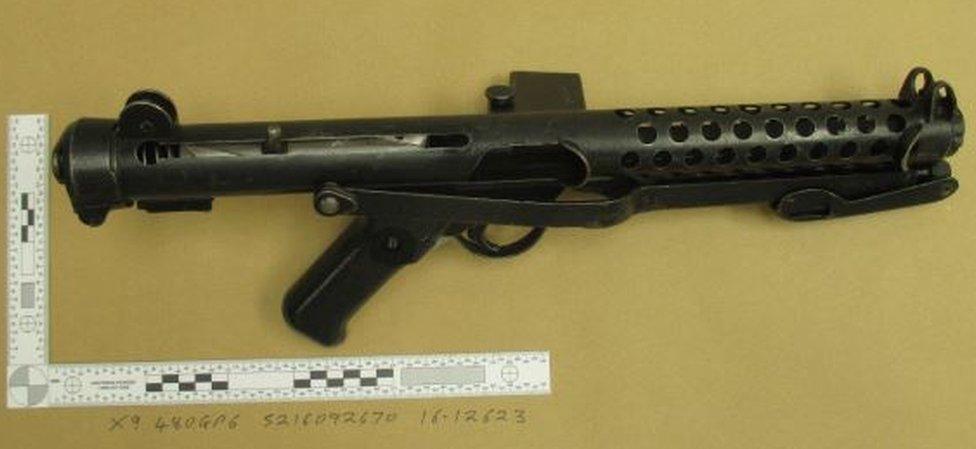 Bristol sub-machine gun plot thwarted by police - BBC News