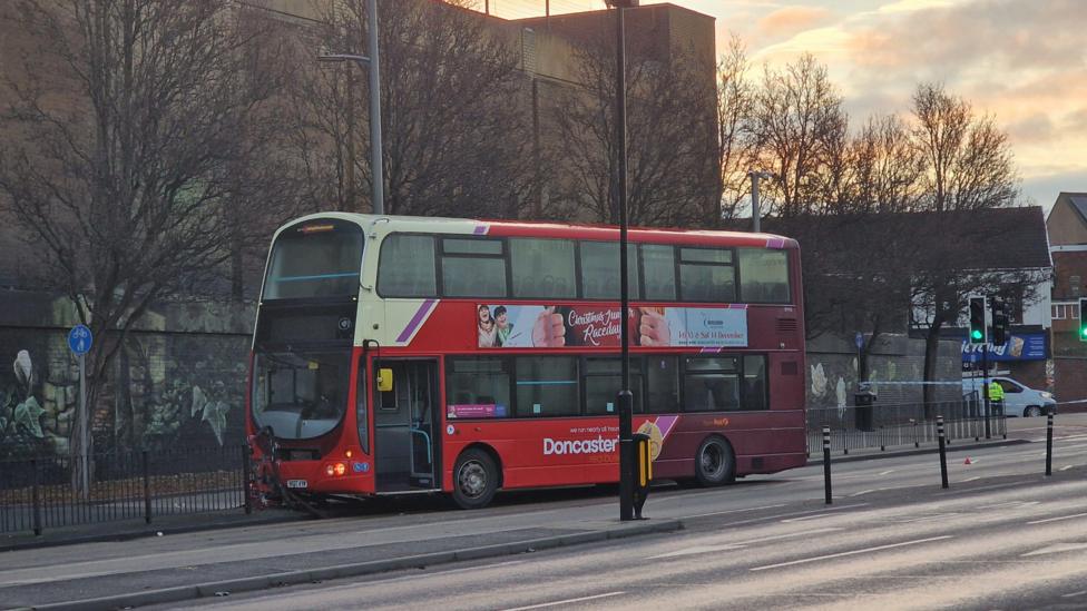 A630 near Doncaster Station closed by police after bus crash - BBC News